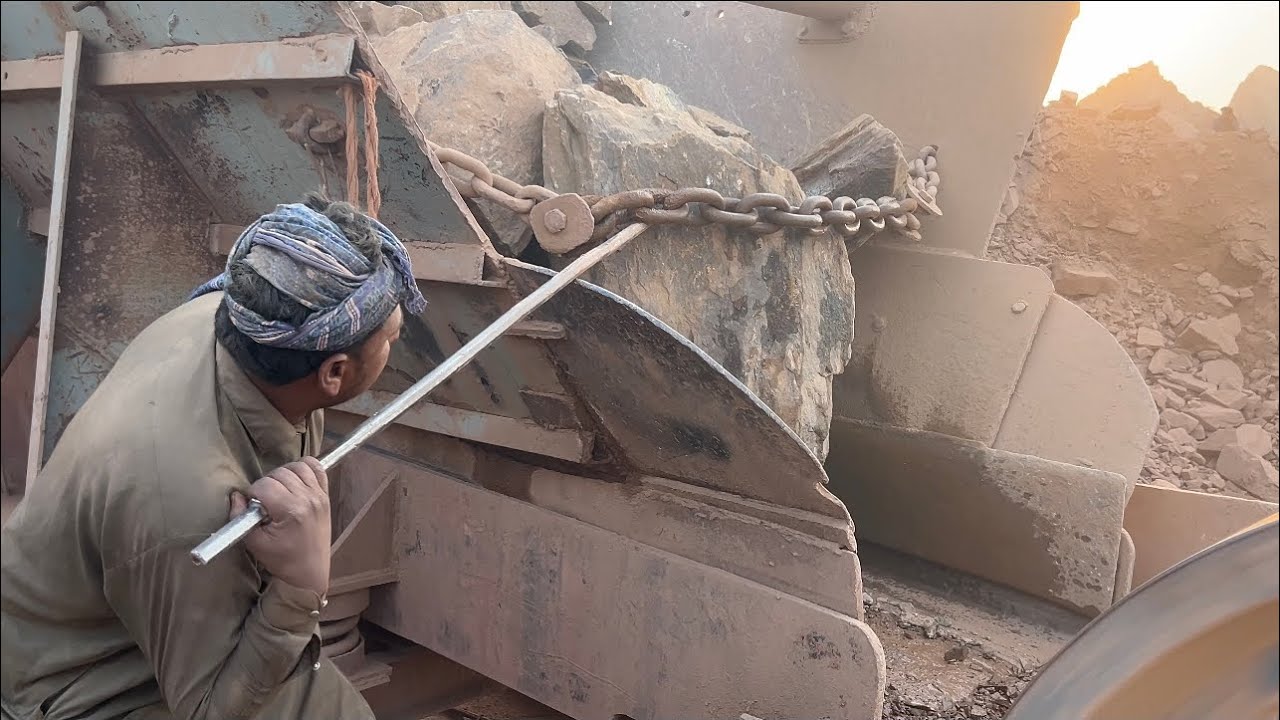 Monster Boulder👹|A Rock of Unbelievable Size|Jaw Crushing Video - YouTube