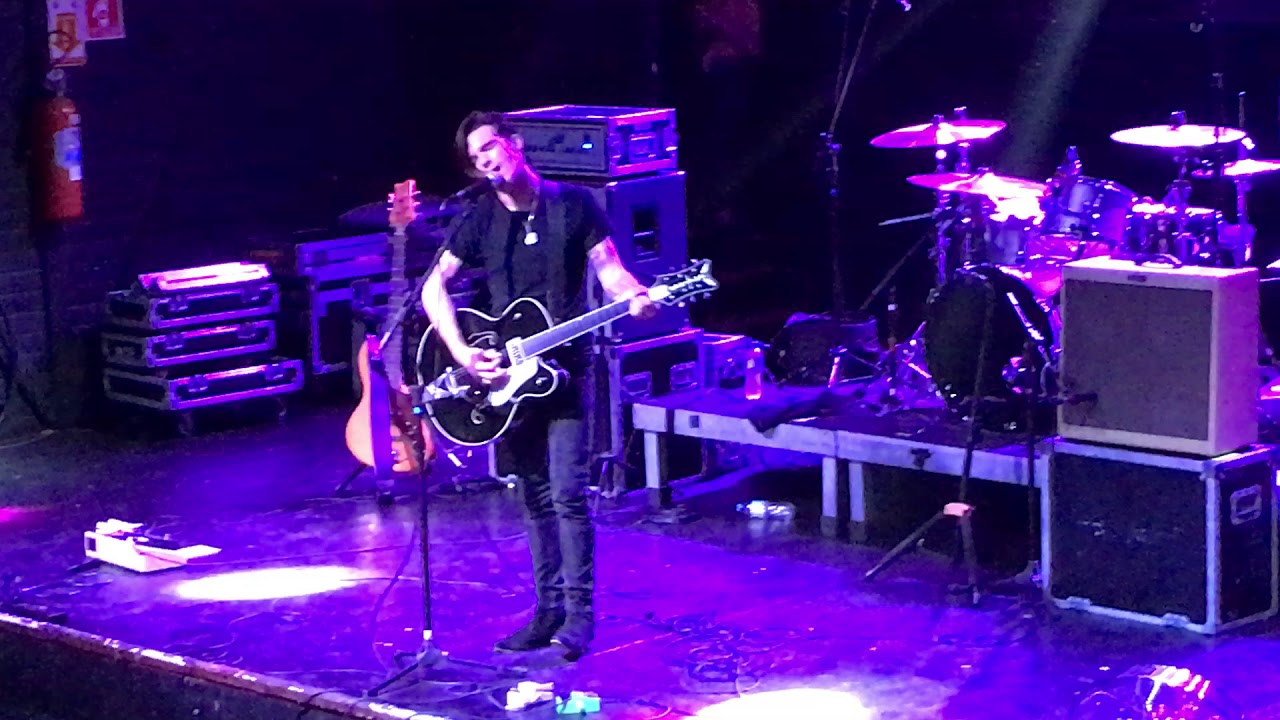 Drake Bell - Down we fall (Live São Paulo) 07-04-2018 - YouTube