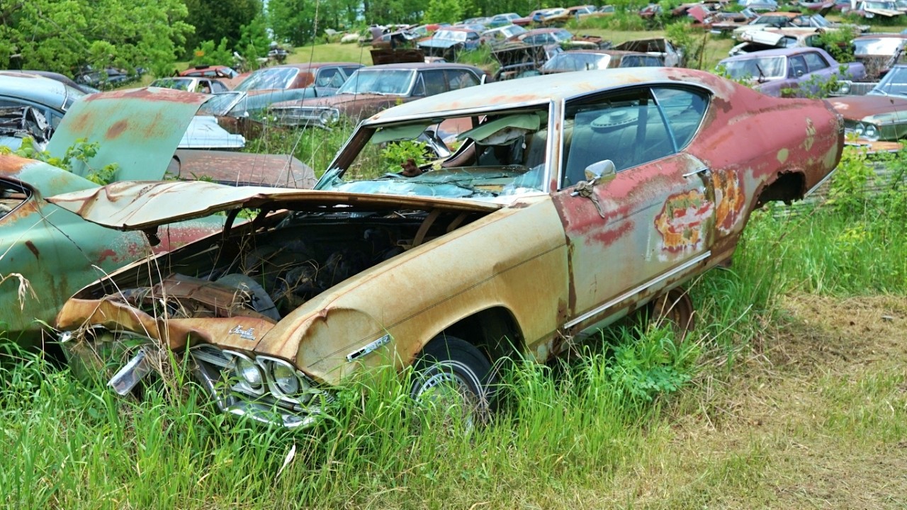 Junkyard Walkthrough at Elmer's Auto Salvage! - YouTube