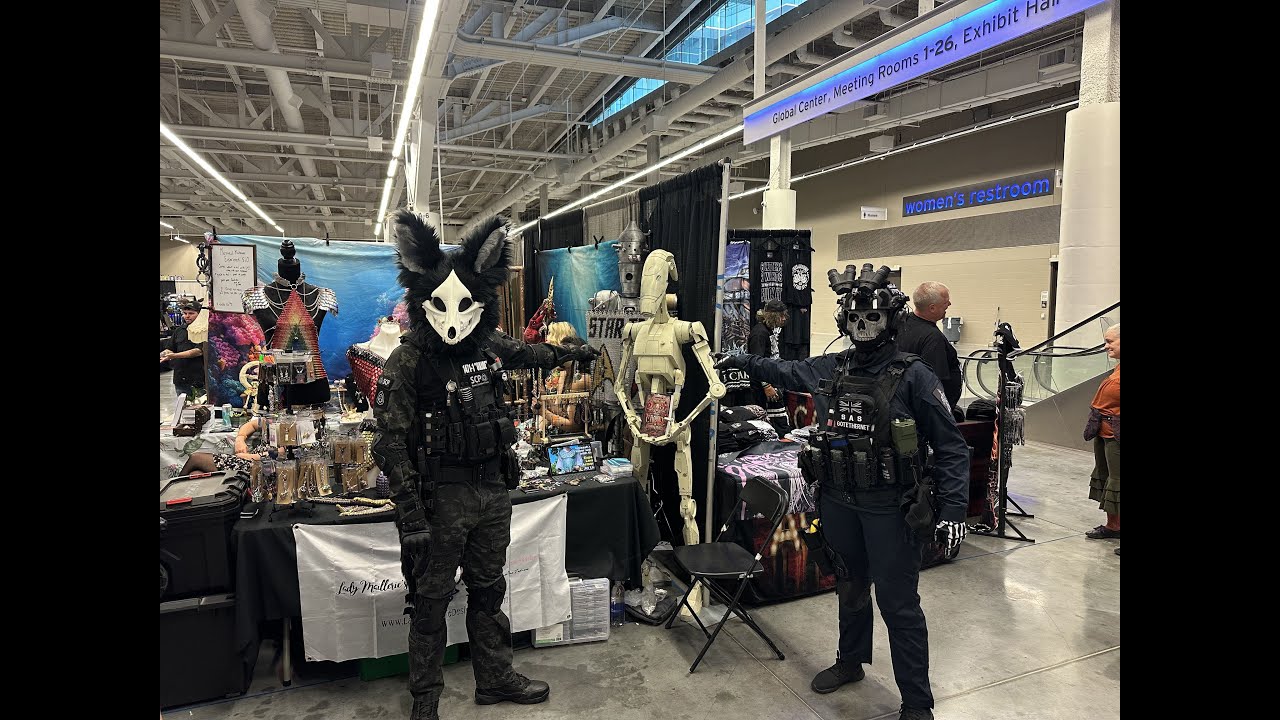 World Oddities Expo Cleveland 25' - YouTube