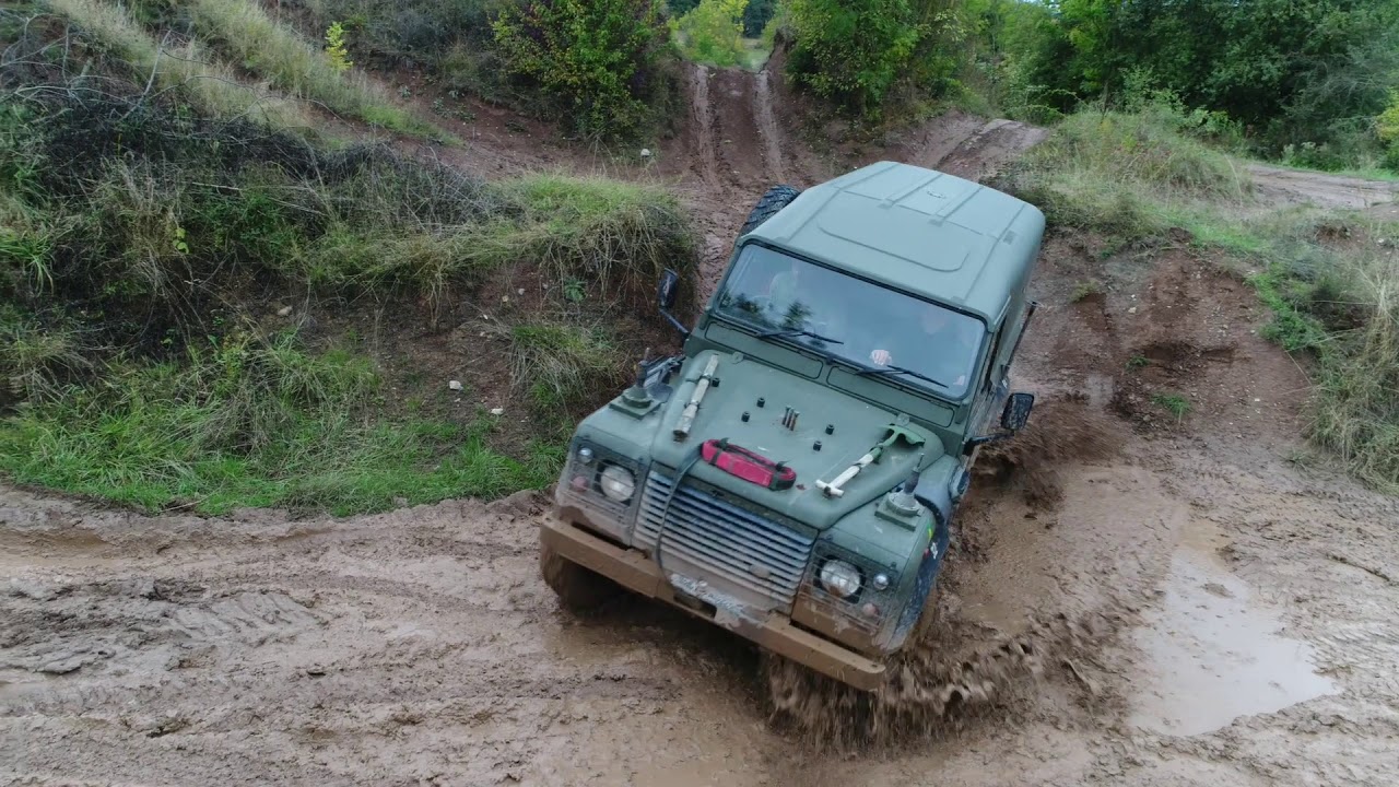 Land Rover Defender Mud and Wheels "Short", Land Rover Off Road fahren ...