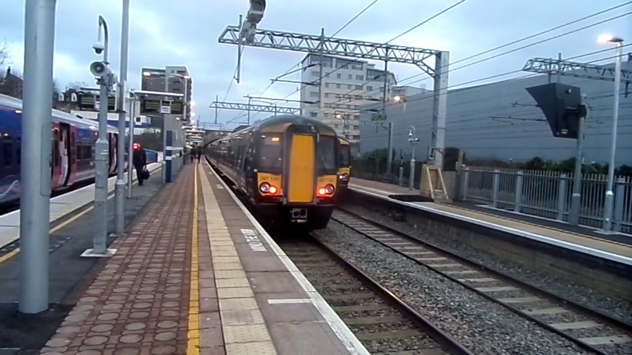 Trains at West Ealing station 13/1/18 - YouTube