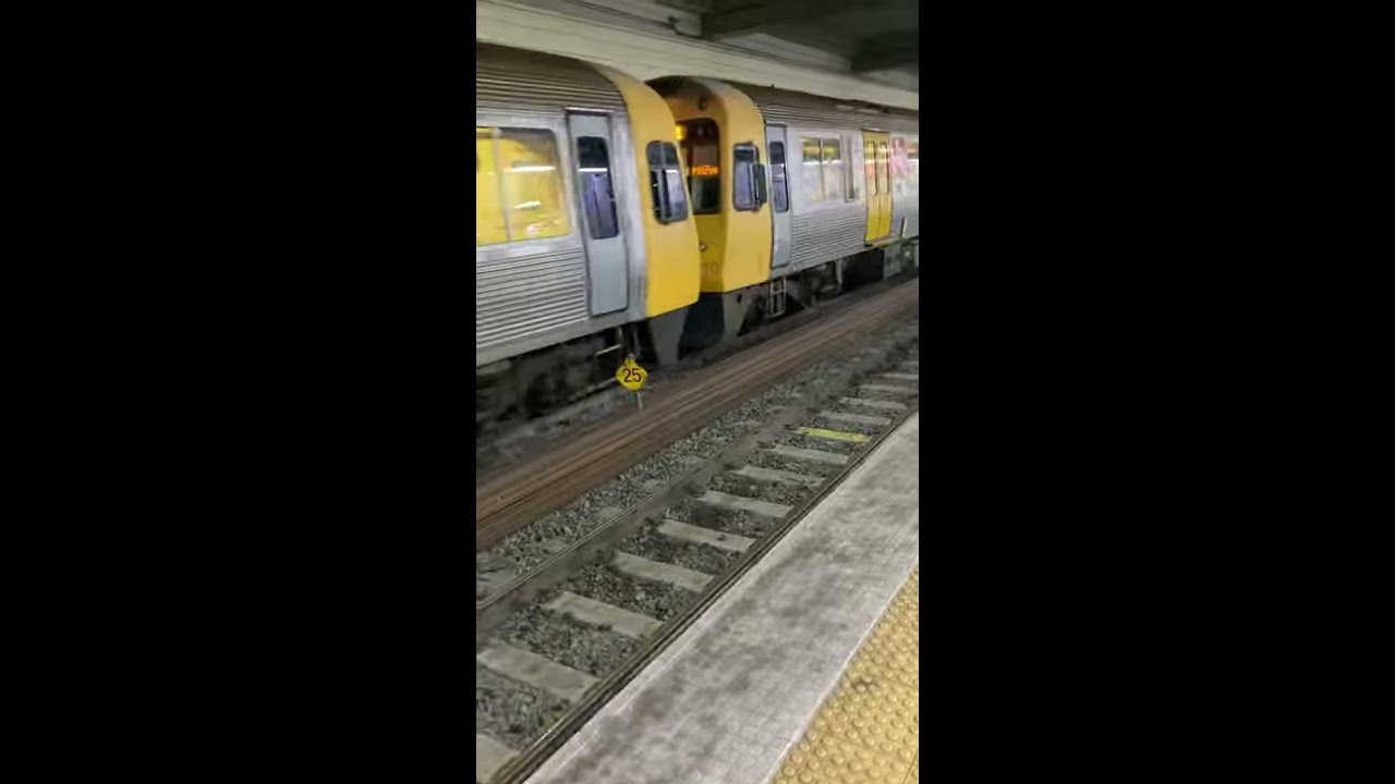 Queensland Rail IMU 100 departing Central station. - YouTube