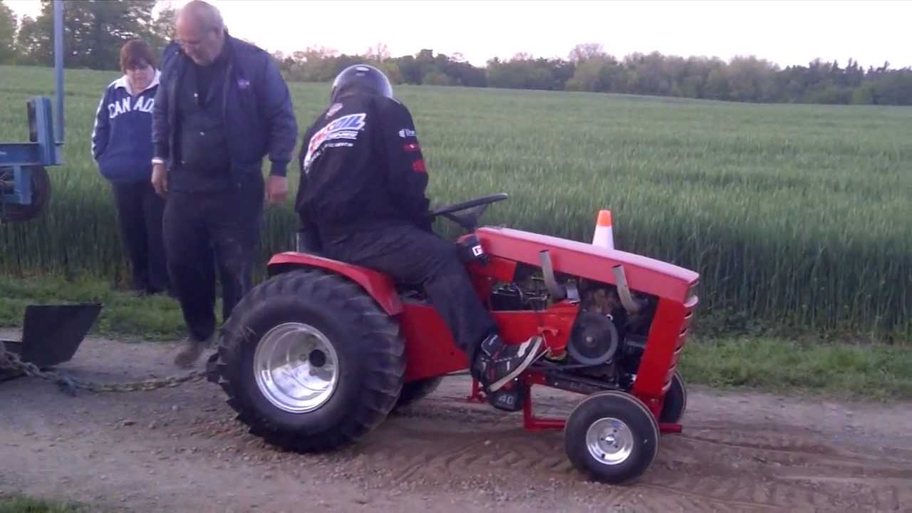 Garden tractor pulling - YouTube