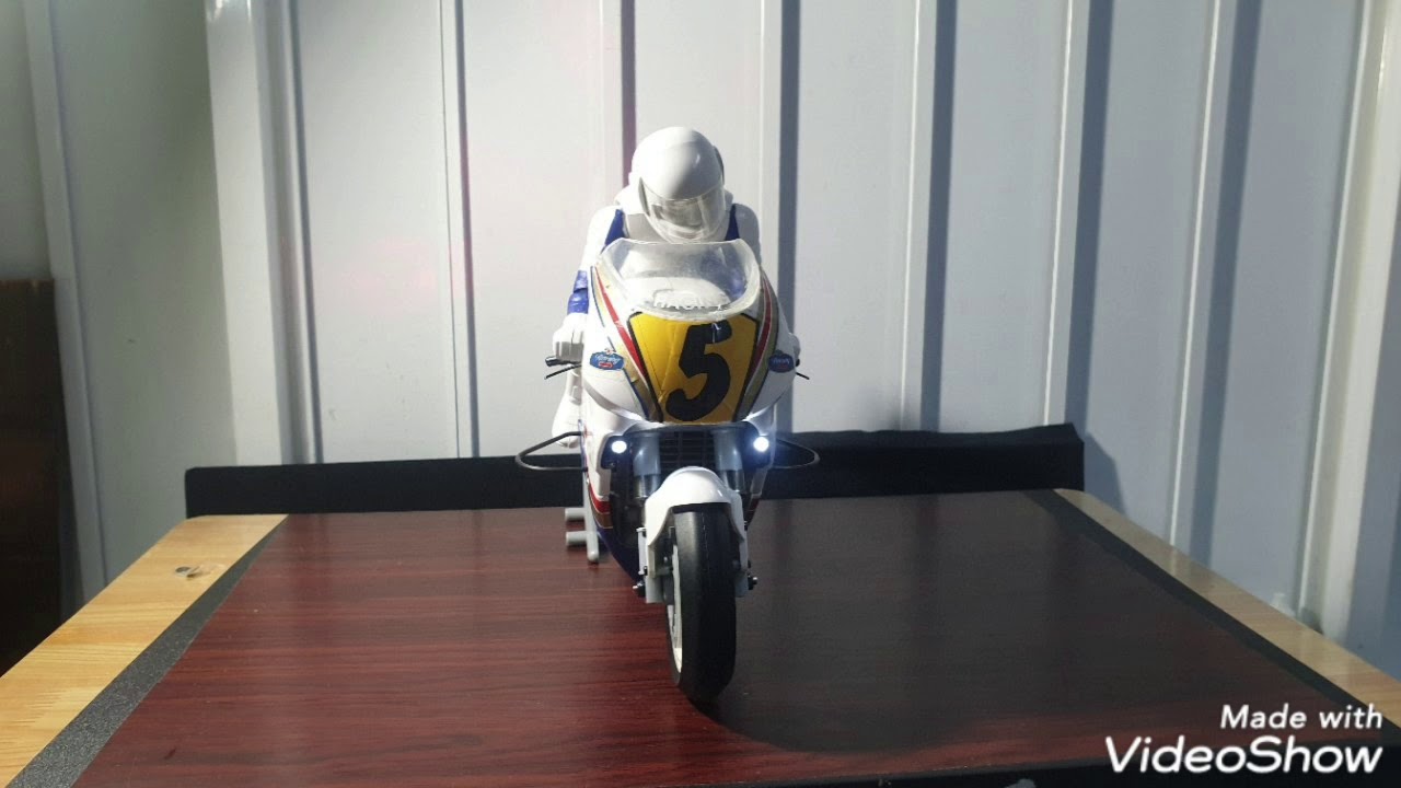Moto Kyosho 1/8 RACER honda NSR 500 - YouTube