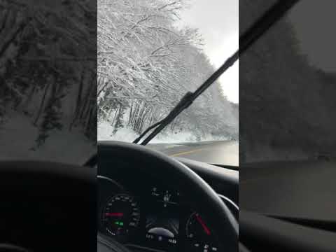 Mercedes karlı yollarda