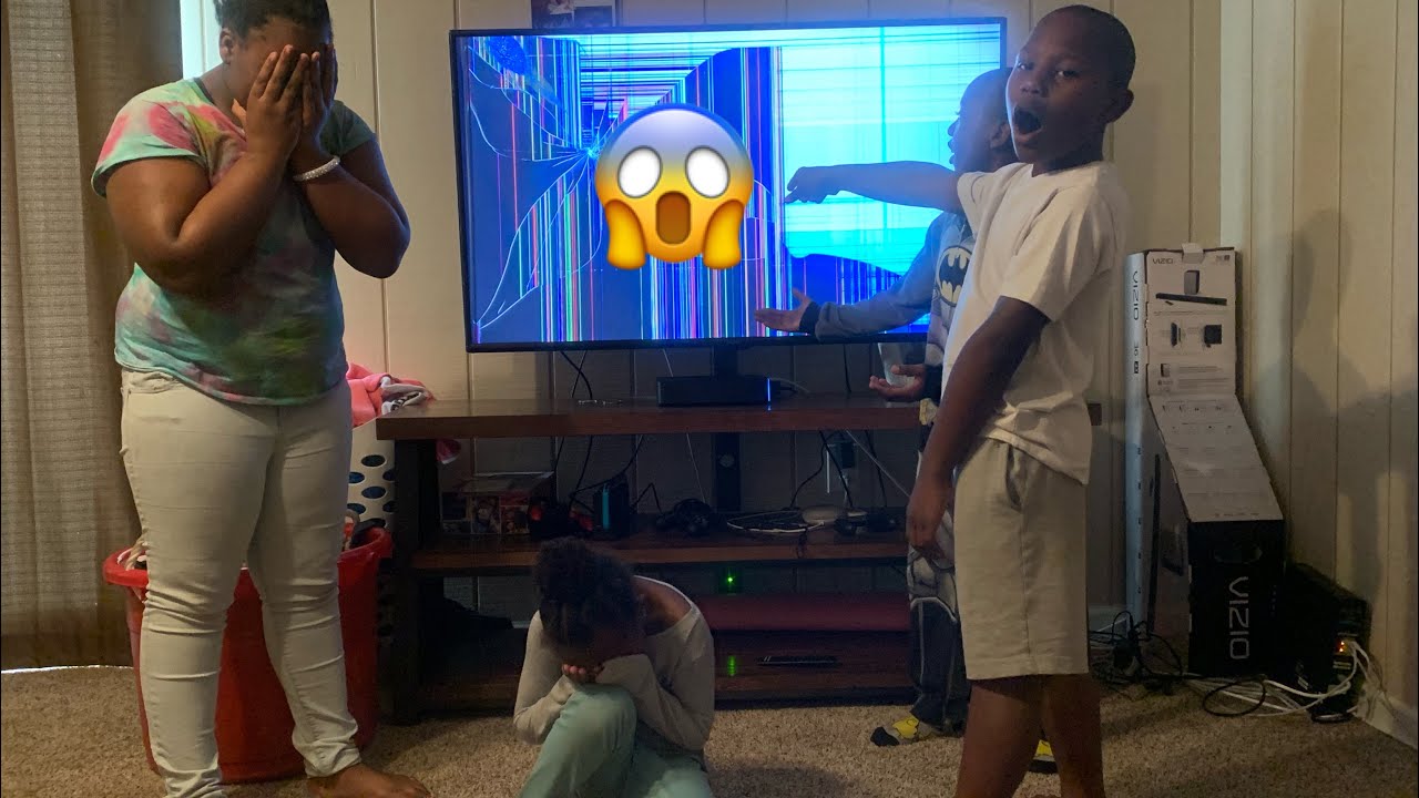 BROKEN TV SCREEN PRANK ON KIDS - YouTube