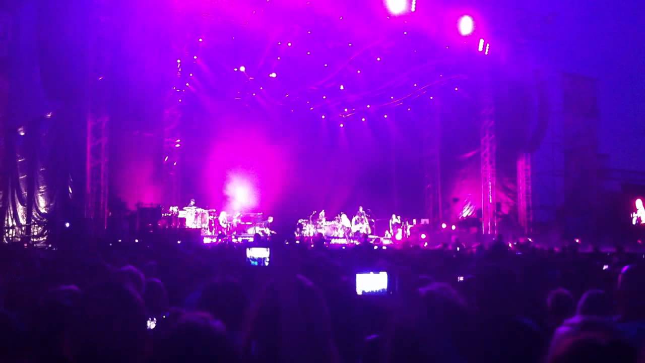 Shakira-whenever whereever Live in Graz (Austria) (2011) - YouTube