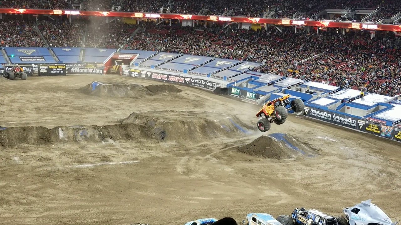 Monster jam santa clara max D fire 2019 - YouTube