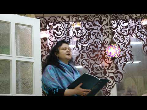 Şaire Emine Useinnın KEFE LALESİ şiirler ciyıntığının taqdiminde  Emine Usein  Kefe lalesi