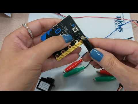 How to connect a Servo motor to a Microbit - YouTube