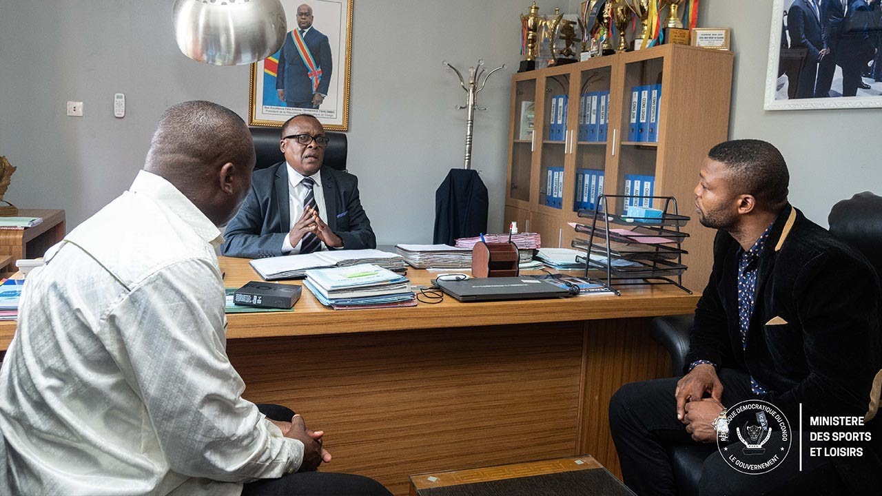 AUDIENCE : Le boxeur Congolais Junior Ilunga Makabu et son promoteur ...