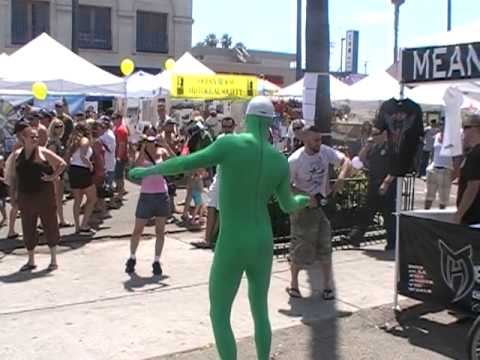 Green Man Dancing at the Ocean Beach Street Fair (in San Diego) - YouTube
