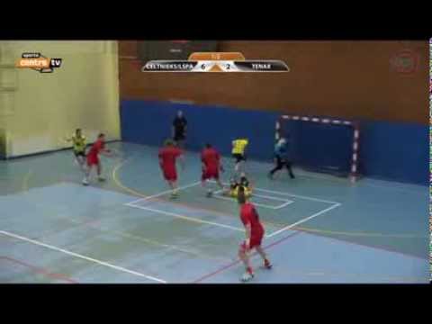 Handball goalkeeper double-save - YouTube