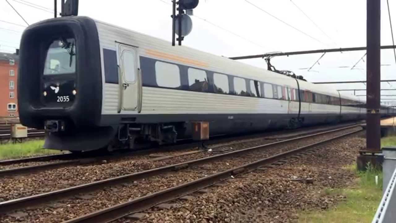 4 x ER som regionaltog i Roskilde - YouTube