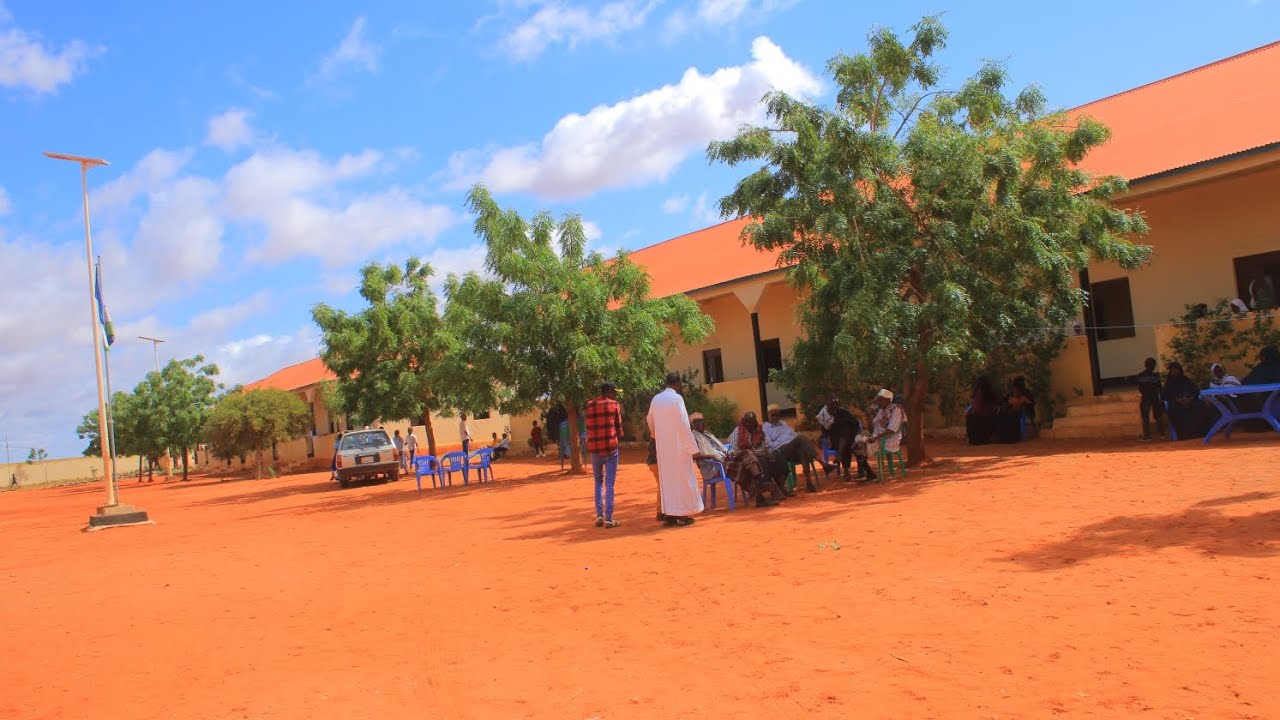 Waxqabadkii Guulaystay Ee Midnimo School Bursaalax. - YouTube