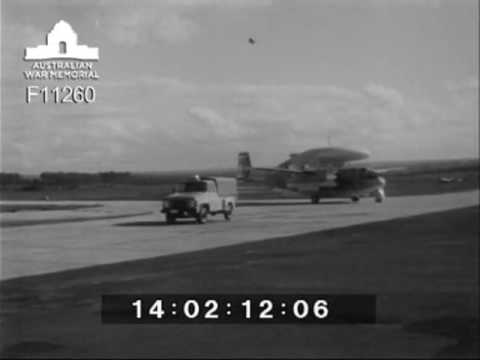 United States Navy Tracker at Nowra - YouTube