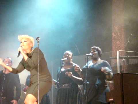 Emeli Sande Wonder Live - YouTube
