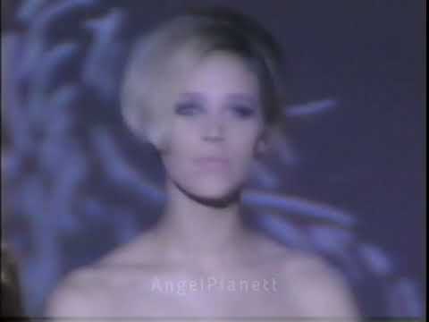 26. Thierry Mugler Spring-Summer 1991 (1) with Cindy Crawford and Emma Sjoberg