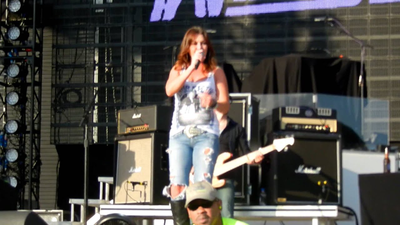 Gretchen Wilson @ Charter Amphitheatre-June 6,2012 - YouTube