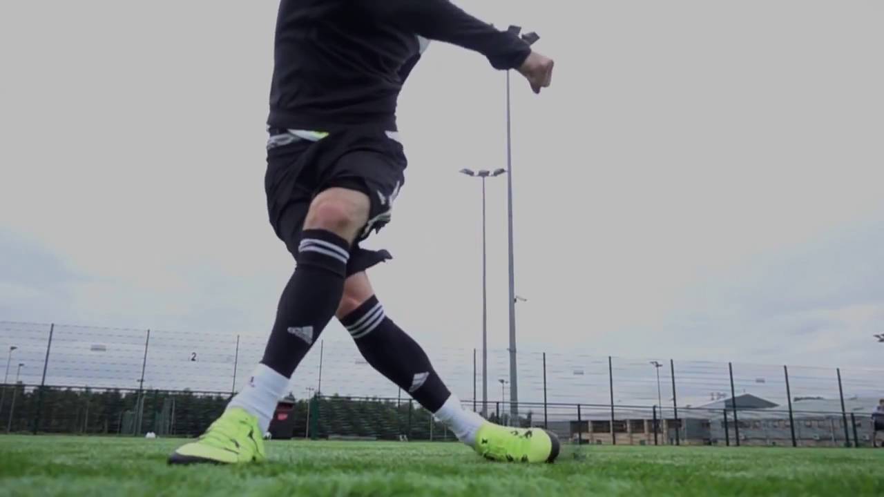 How to Ping Amazing Football Tutorial F2Freestylers - YouTube