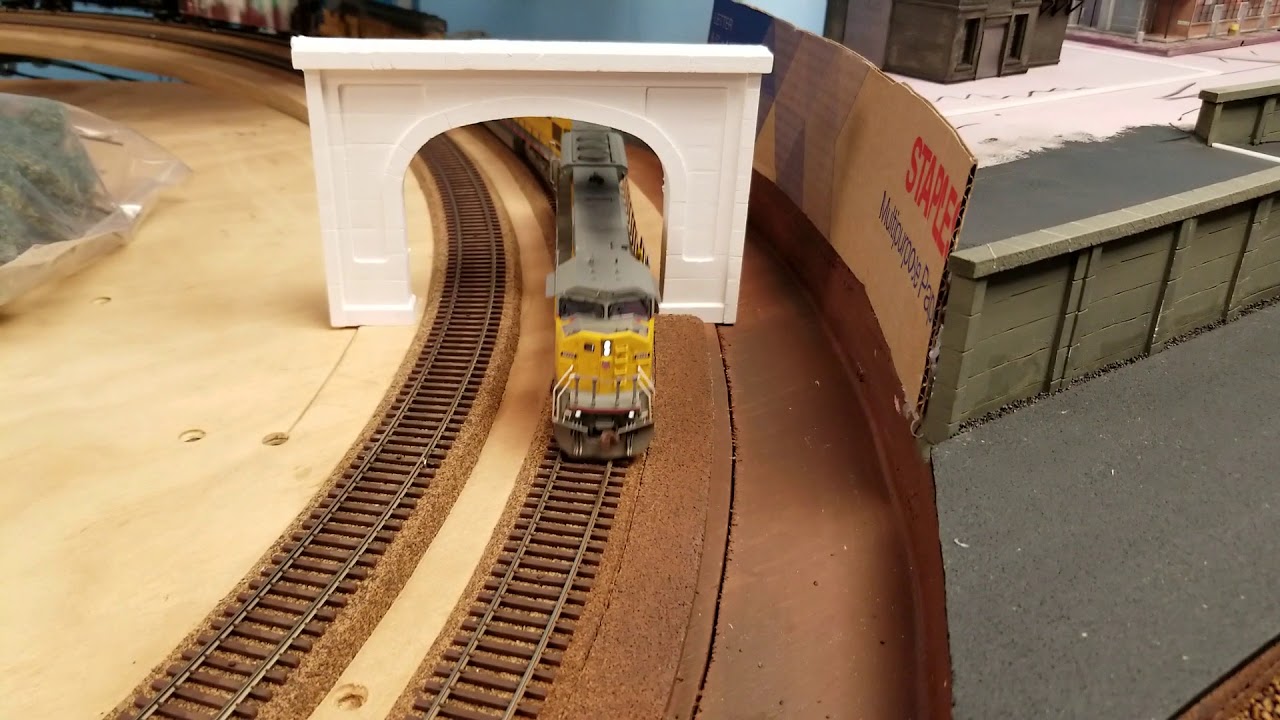 Running (4) HO Scale Trains Simultaneously at 2:00 am. - YouTube