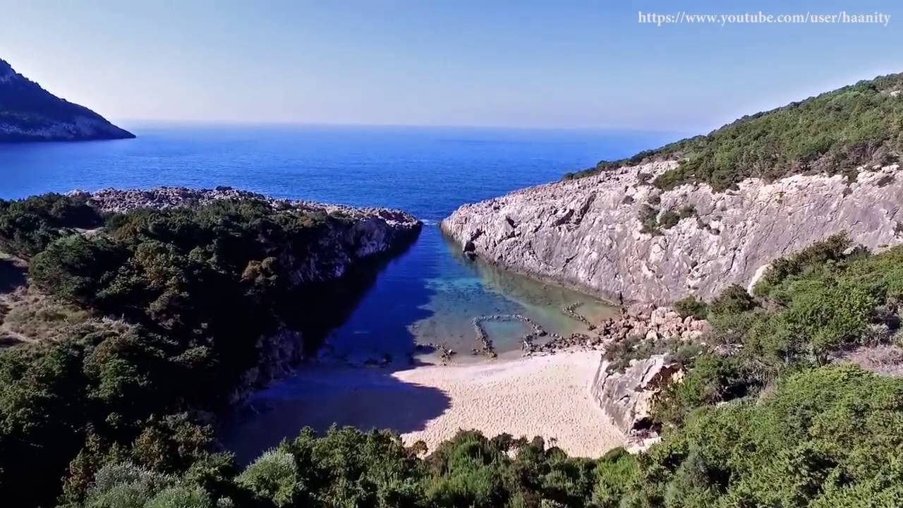 Η παραλίες της Βοϊδοκοιλιάς και η της Γλώσσας, το κάστρο του Ναβαρίνο ...