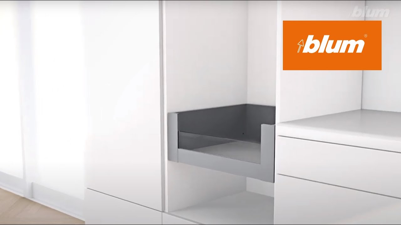 Assembly of MERIVOBOX inner pull-out with low design element | Blum ...