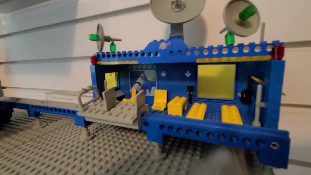 Lego Space - Original pieces from 1980s - YouTube