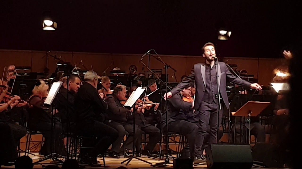 Θοδωρής Βουτσικάκης - Όμορφη ζωή live στο Μέγαρο Μουσικής Αθηνών - YouTube