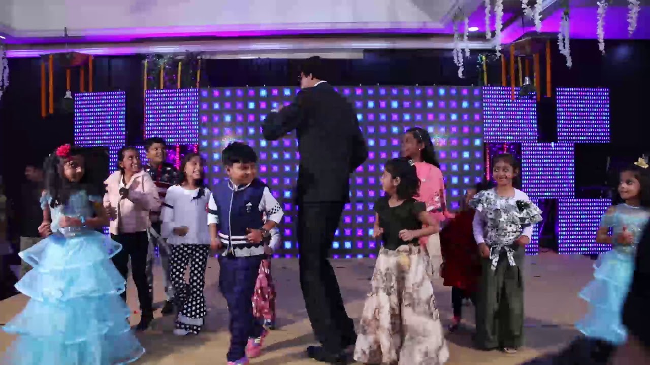 Bacchon ka dance with Amitabh Bachchan😊😊 - YouTube