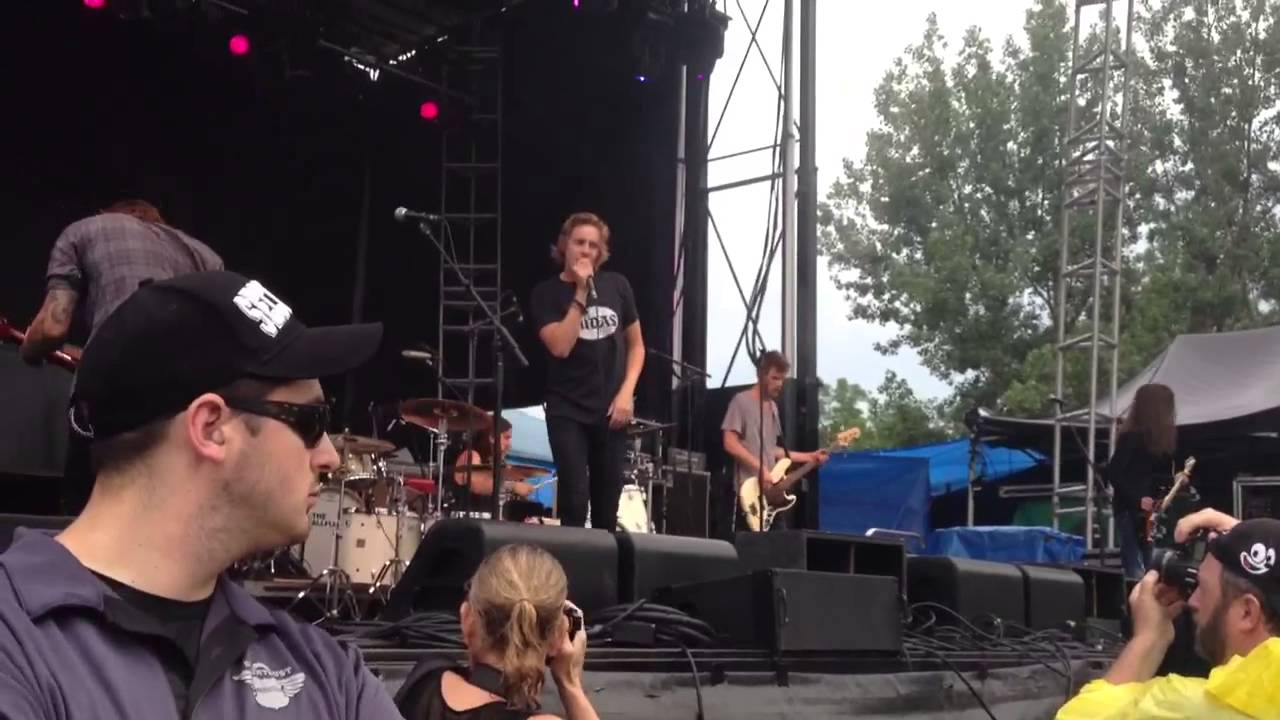 Bleeker Ridge - Alright By Me (live) - YouTube