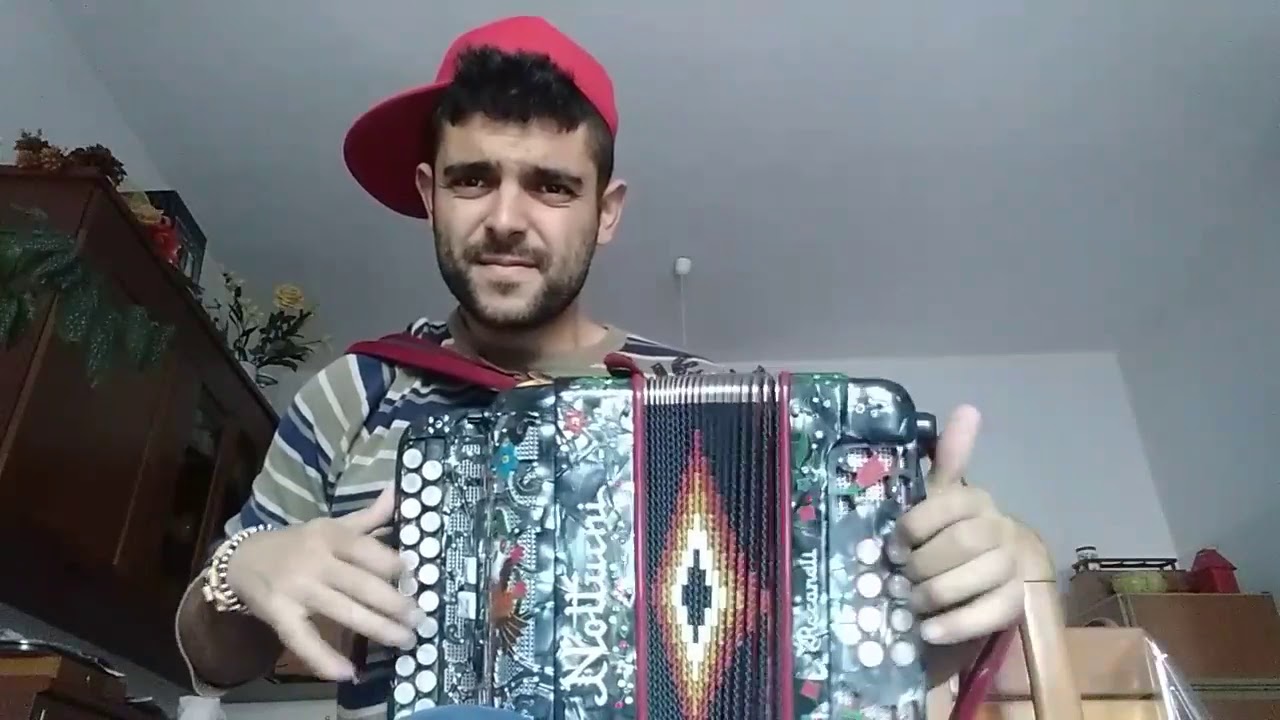 Il musicista Luca Cocco di Ardauli con la musica di Ed Sheeran e il ...