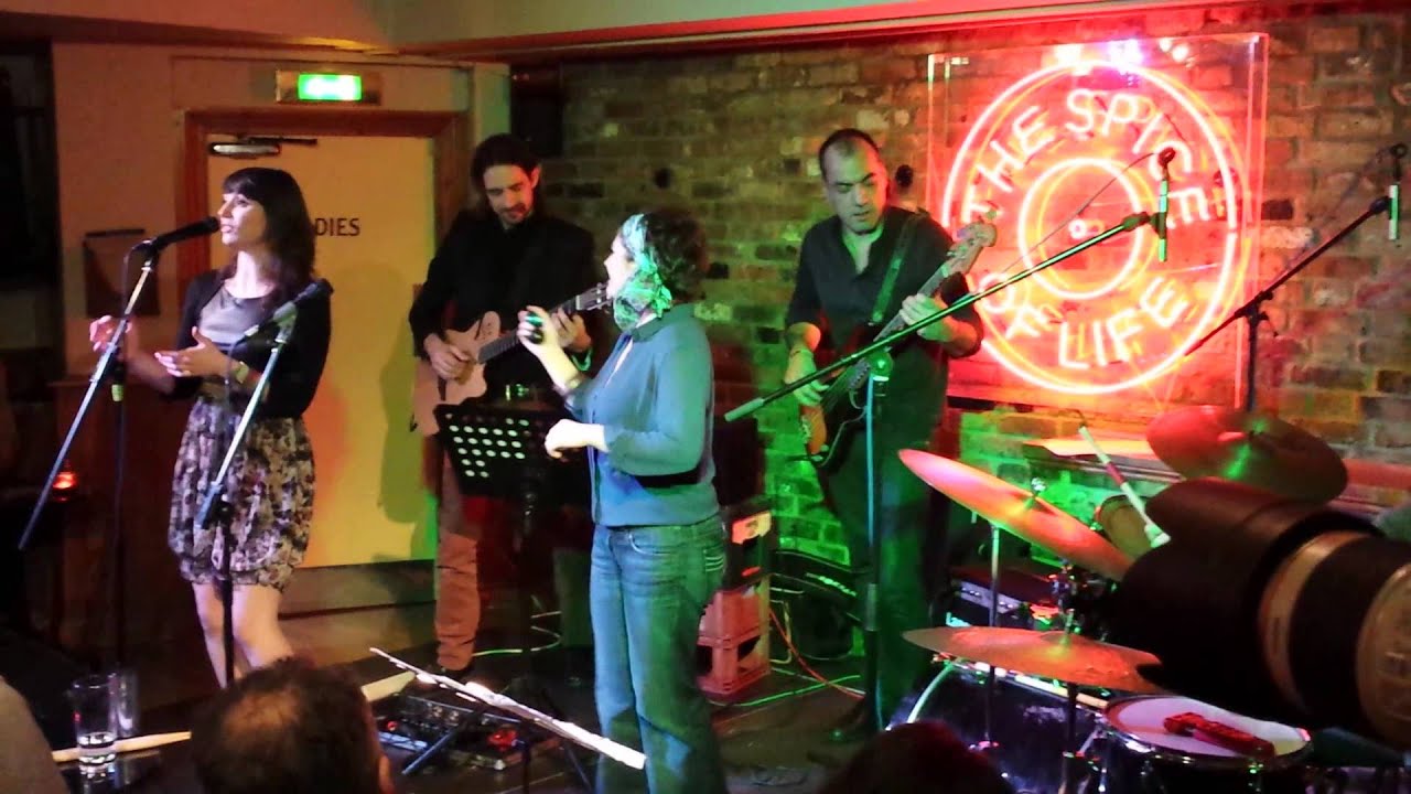 Marta Capponi & Noemi Nuti - So danco samba (Spice of Life, London 10 ...