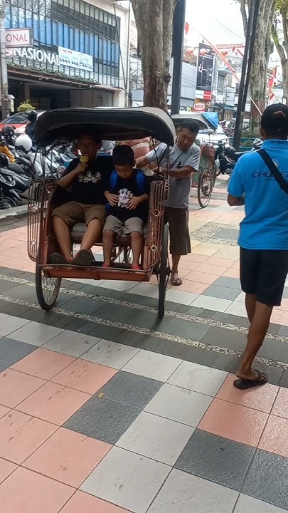 becak...becak...nanda n abizar naik becak... - YouTube