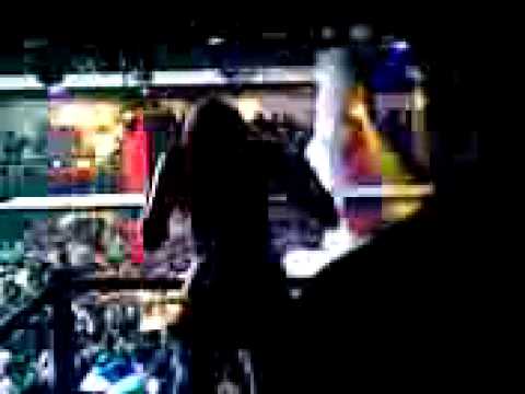 Guerita bailando bikini