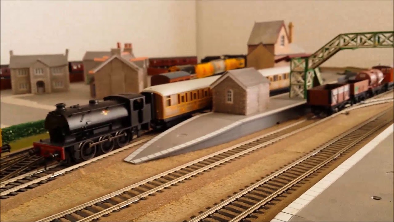 Hornby R2555 BR 4-6-0 Class 5MT loco 'Ayrshire Yeomanry' No. 45156 BR ...