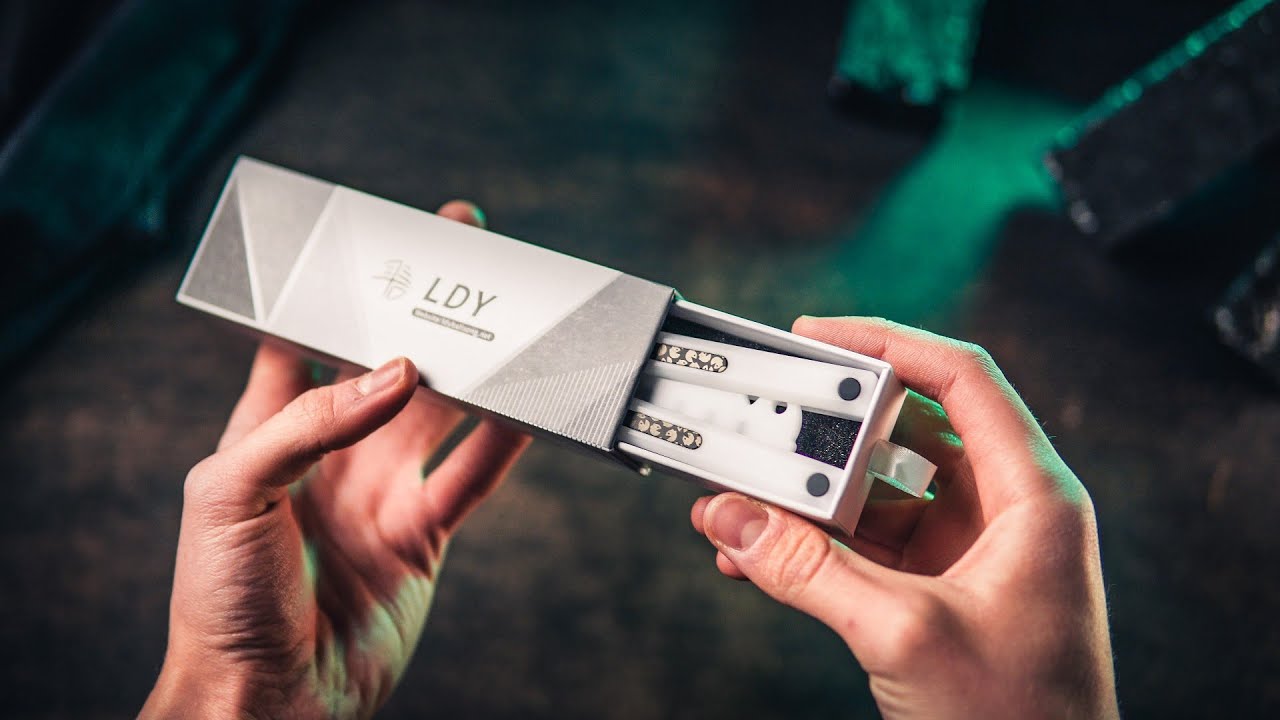 Cheapest channel Butterfly knife?! | LDY Plastic Balisong Frank-P ...