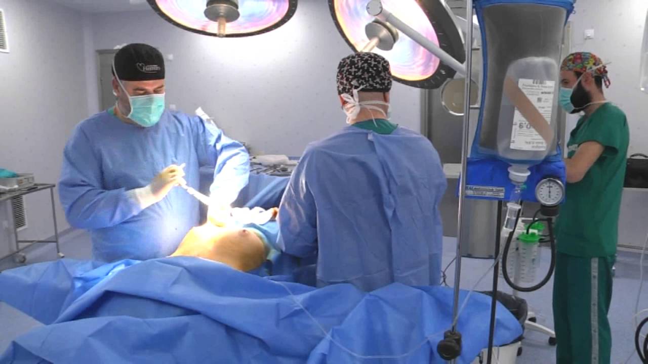 Reducción de Mamas, ¿Cirugía Plástica o por Motivos de Salud? - YouTube