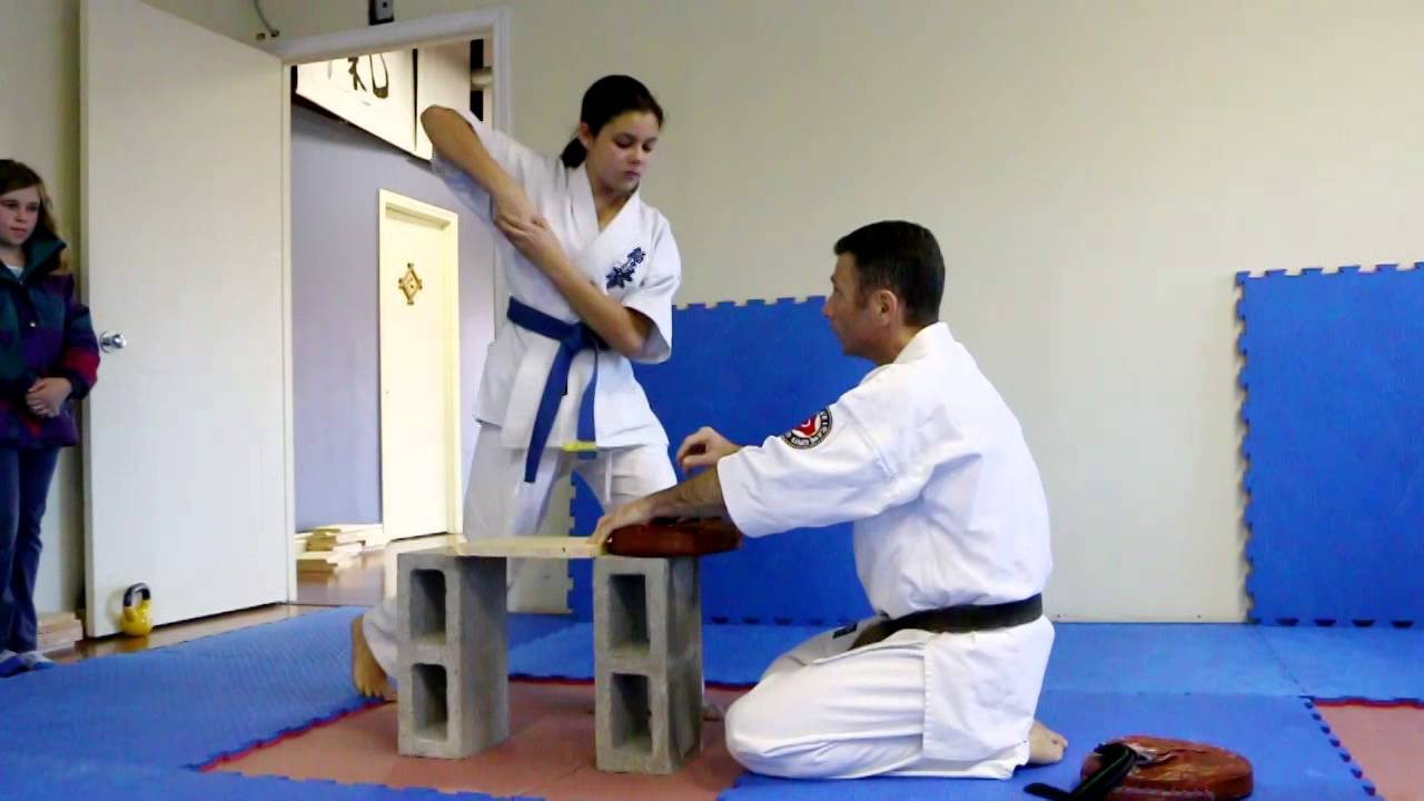 Briana - West Island Karate / Karaté de L'Île - Tameshiwari - Oroshi ...