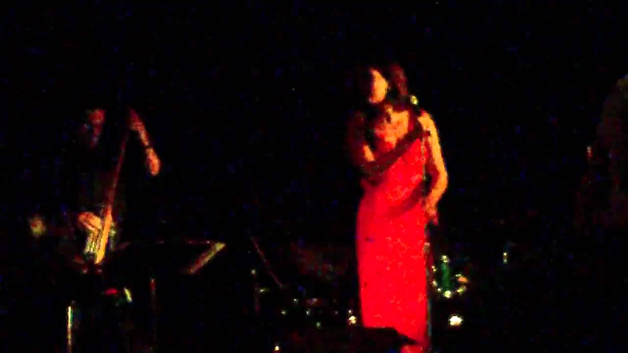 Hilary Kole sings I Love You Madly @ Gilly's in Dayton Ohio - YouTube