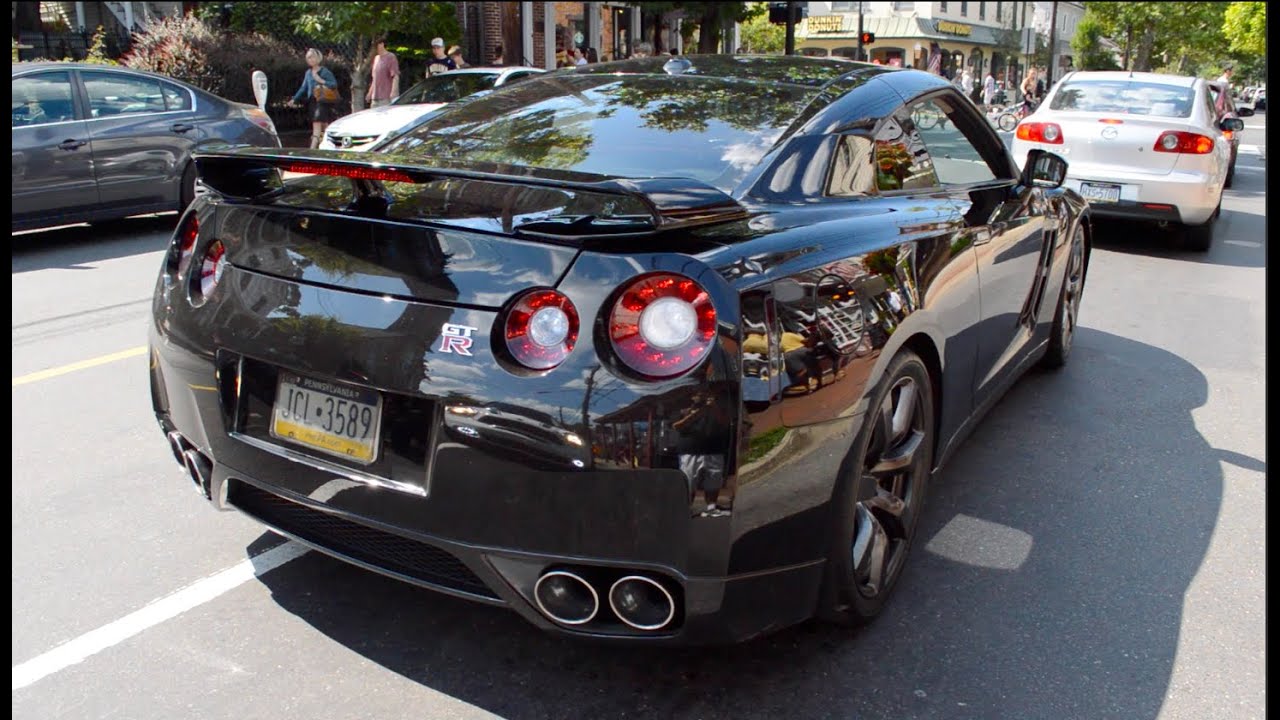 Nissan GT-R R35 Revs - YouTube