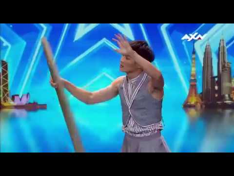 IMPRESSIONANTE COREOGRAFIA COM BAMBOLÊ | Calouro Taiwanês | Yang Shih ...