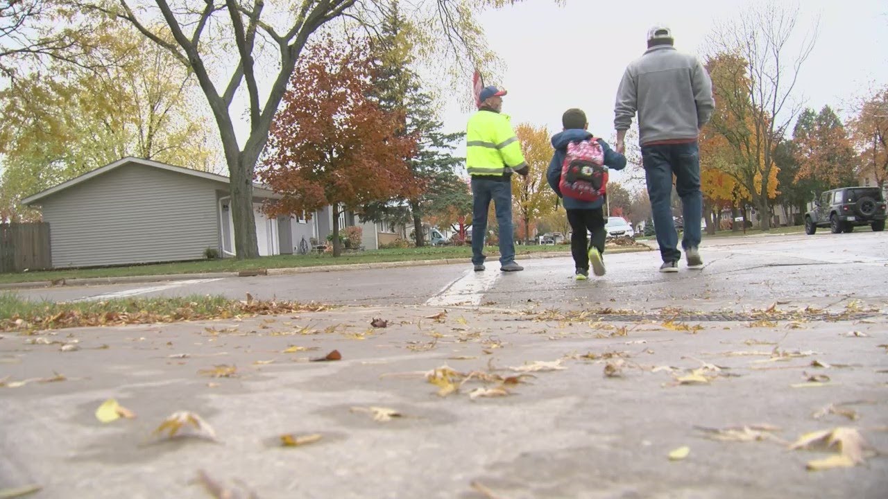 'I could sense they were scared': Green Bay crossing guard helps ...