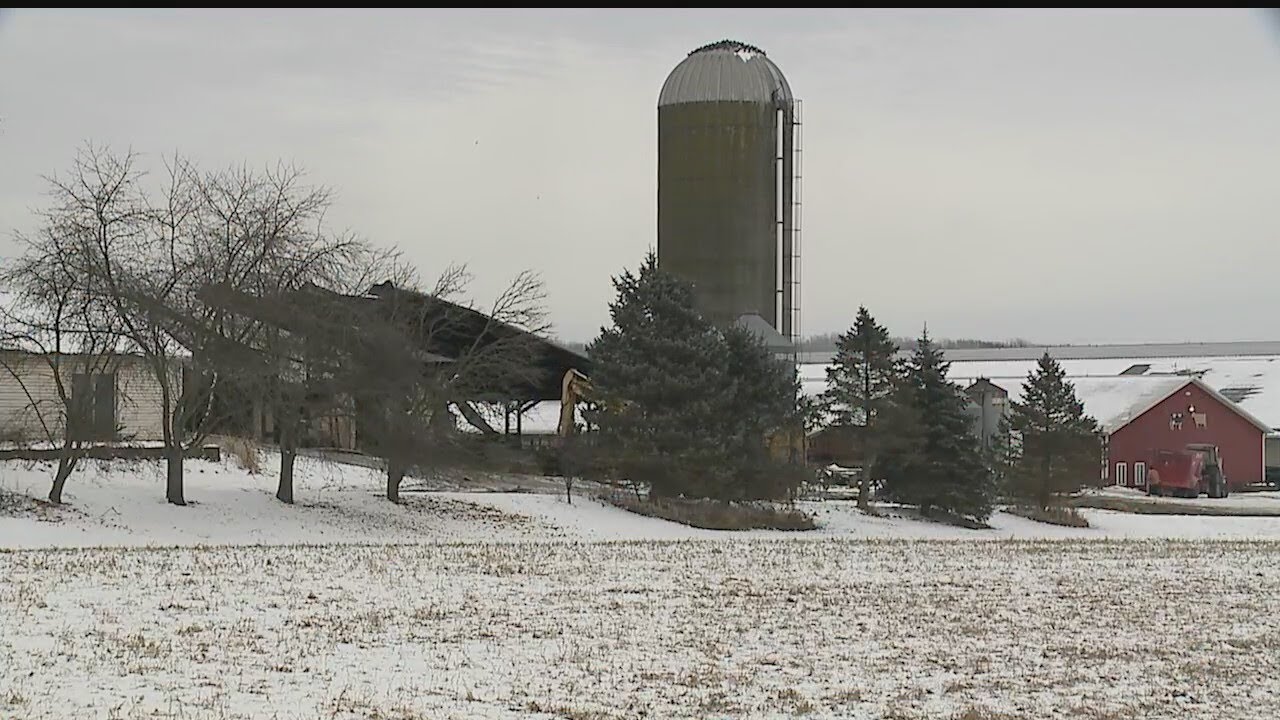 Firefighters battle cold temps, smoldering straw at Trumbull County ...