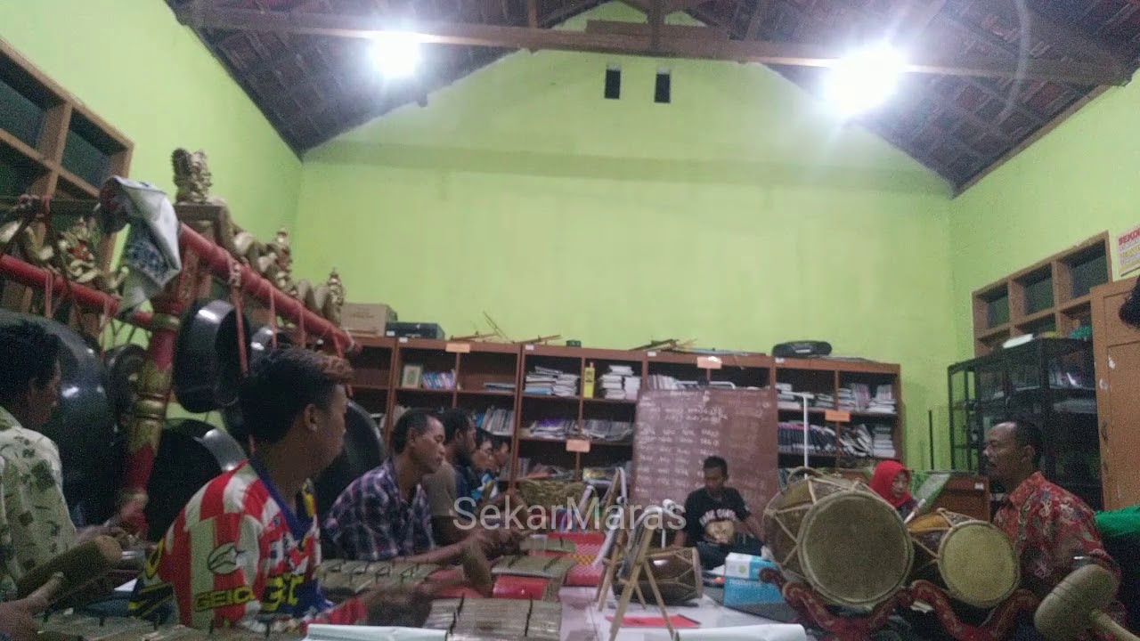 Lancaran Manyar sosro ( pasar ngemplak) Karawitan Sekar maras - YouTube