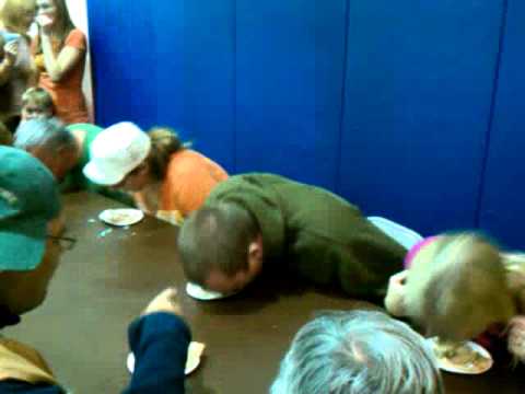 Pumpkin pie eating contest - YouTube