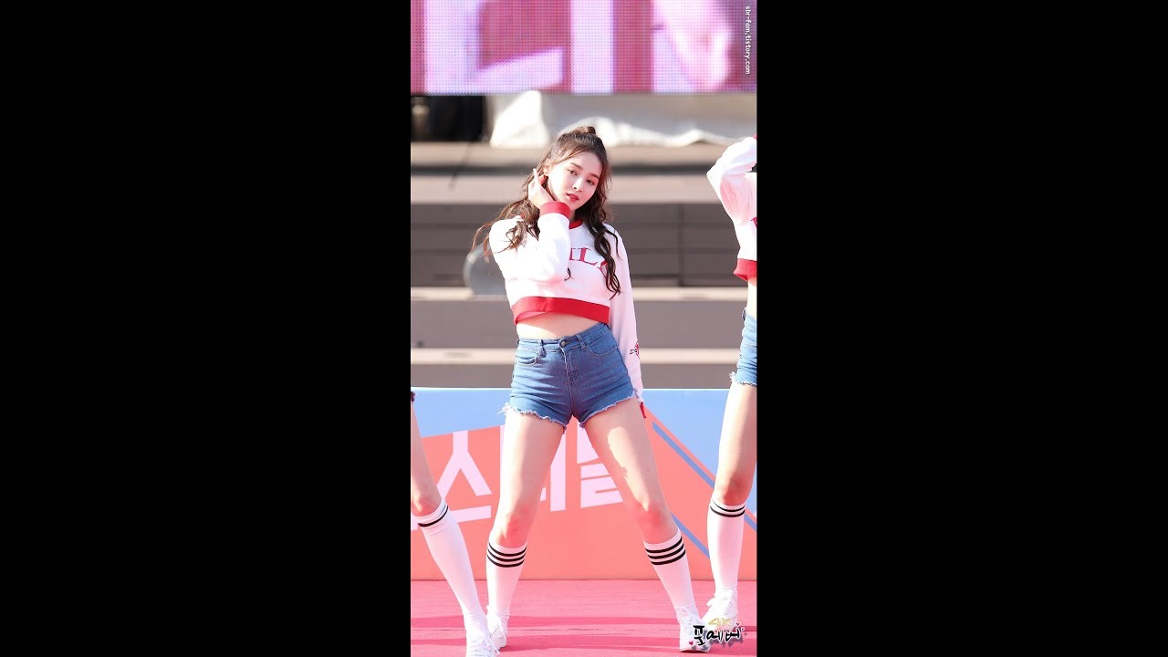 181007 [4K] 모모랜드(MOMOLAND) 낸시-뱀(BAAM) [씨름 페스티벌] 직캠(fancam) by 포에버 - YouTube