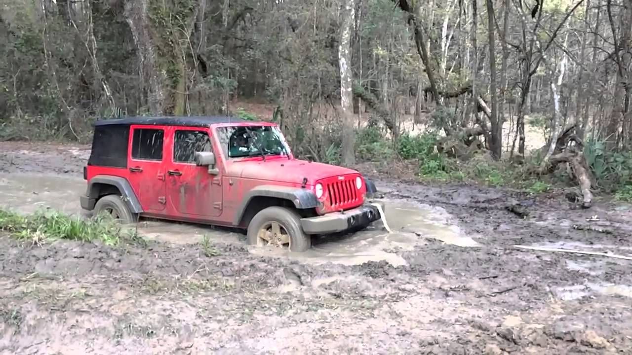 Jeep towed out of puddle - YouTube
