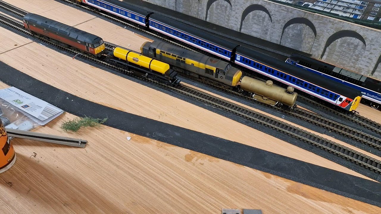 Track cleaning sharge vs cmx - YouTube